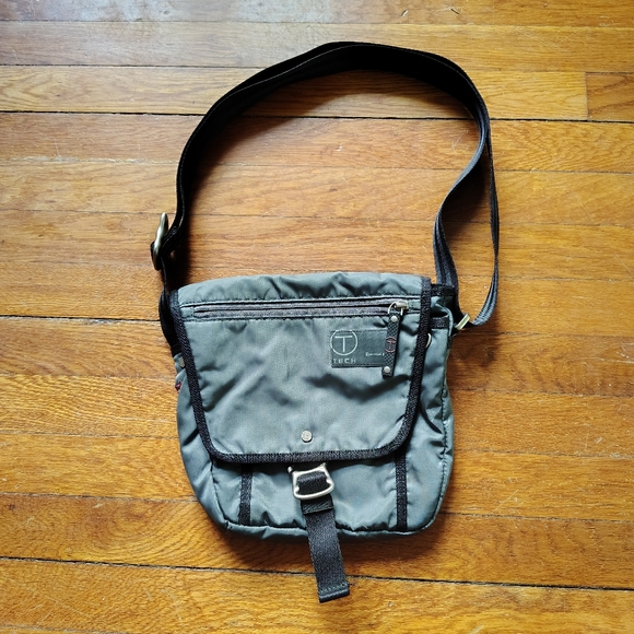 Tumi | Bags | Tumi Tech Essential Gear Crossbody Nylon Small Flap ...